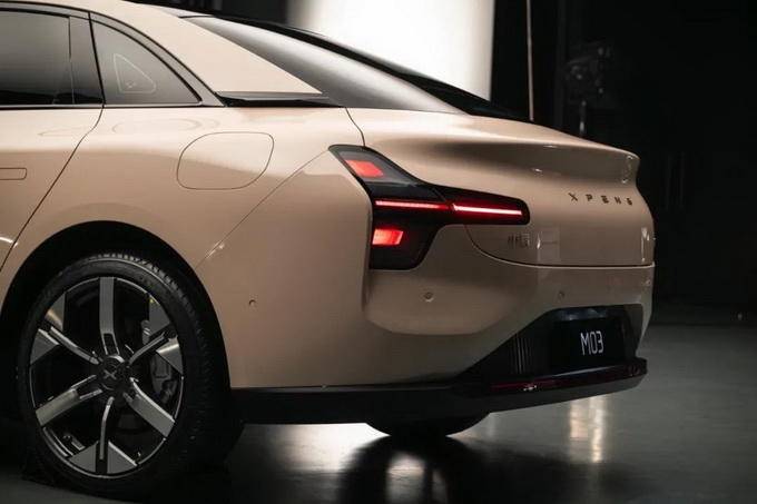 小鹏MONA M03，10-15万级智驾轿跑，开启AI普及新篇章