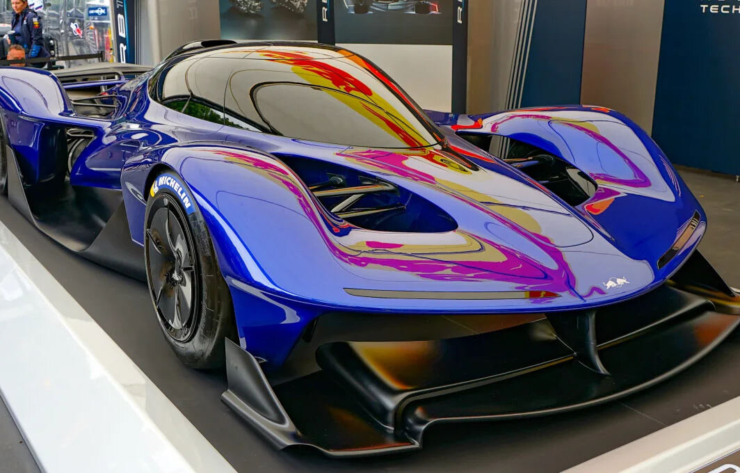 红牛RB17：一级方程式技术打造的全新超级跑车