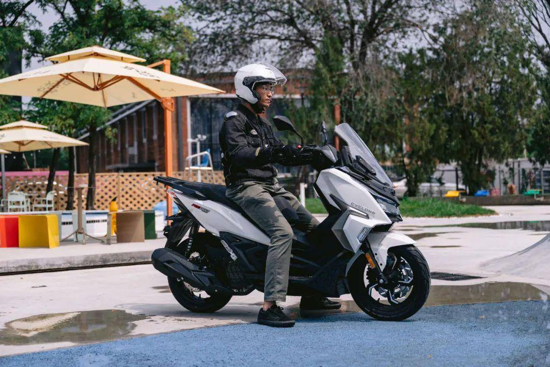 如果同价同质，你选125还是150？赛科龙RT150将是这个价位的新一选择。