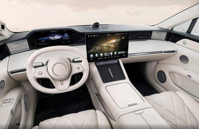 享界S9对比蔚来ET7，价格低3万，谁更值？