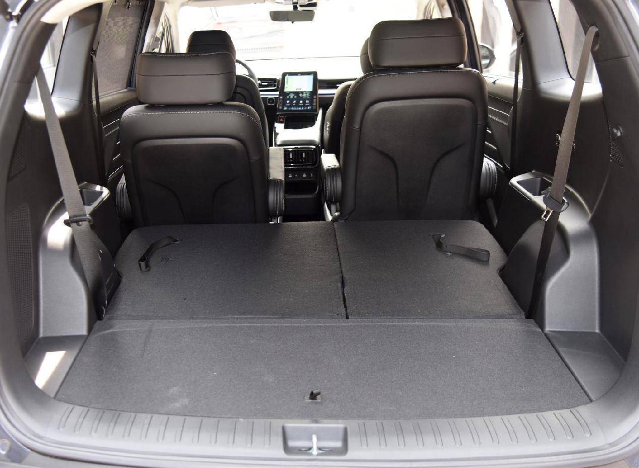 超值家用MPV改款，3055mm轴距，宽裕7座，搭1.5T/2.0T，现款优惠5万+