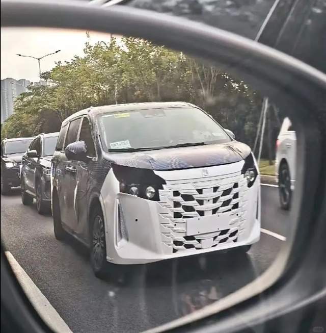 比亚迪全新MPV谍照曝光：外观霸气，内饰精致，或采用DM5.0插混动力系统