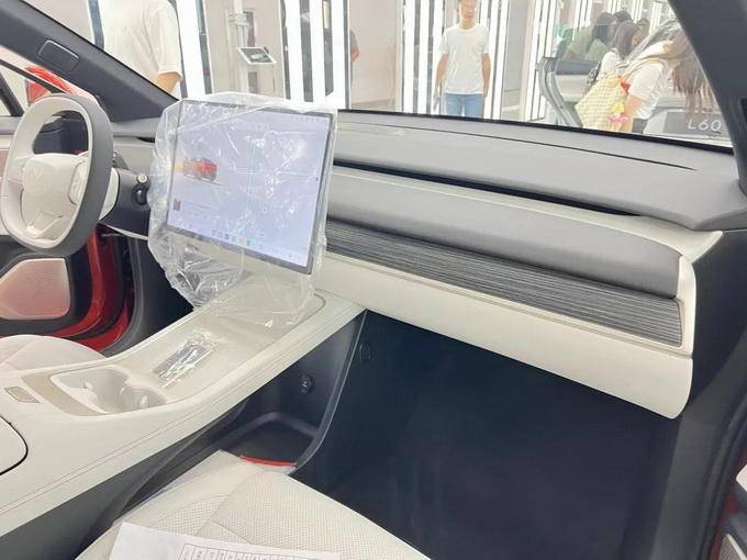 乐道L60内饰大揭秘：特斯拉风格+女王级舒适体验