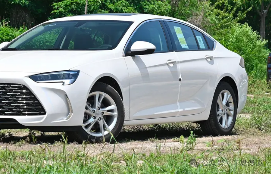 终于被国人“捧红了”，从18.88万降到14万多，配9AT+2.0T，这2台中型车最靠谱
