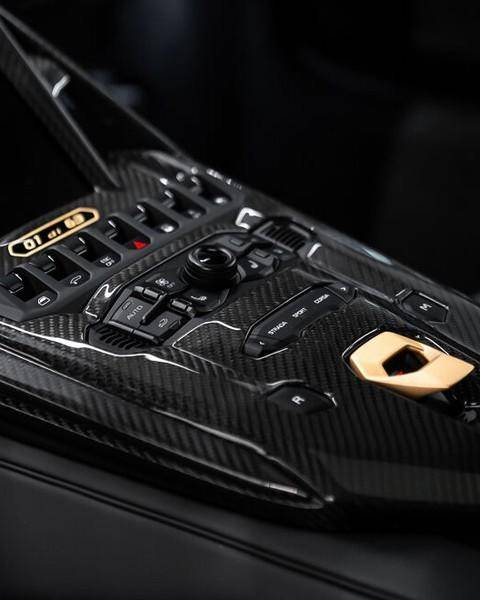 速度与奢华的巅峰之作：2021款兰博基尼Sian FKP37