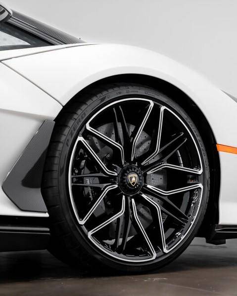 速度与奢华的巅峰之作：2021款兰博基尼Sian FKP37