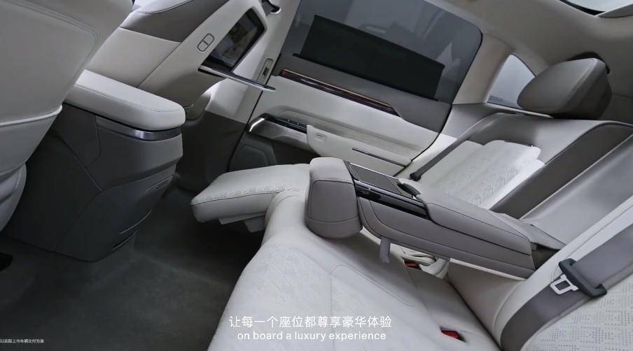 最低23.99万起！极氪7X发布，SEA浩瀚架构打造，标配800V快充