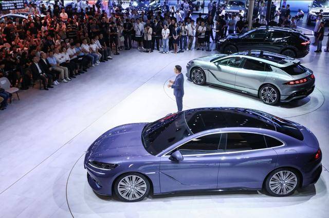 腾势Z9&Z9 GT双车亮相成都车展，预售价格33.98万元起