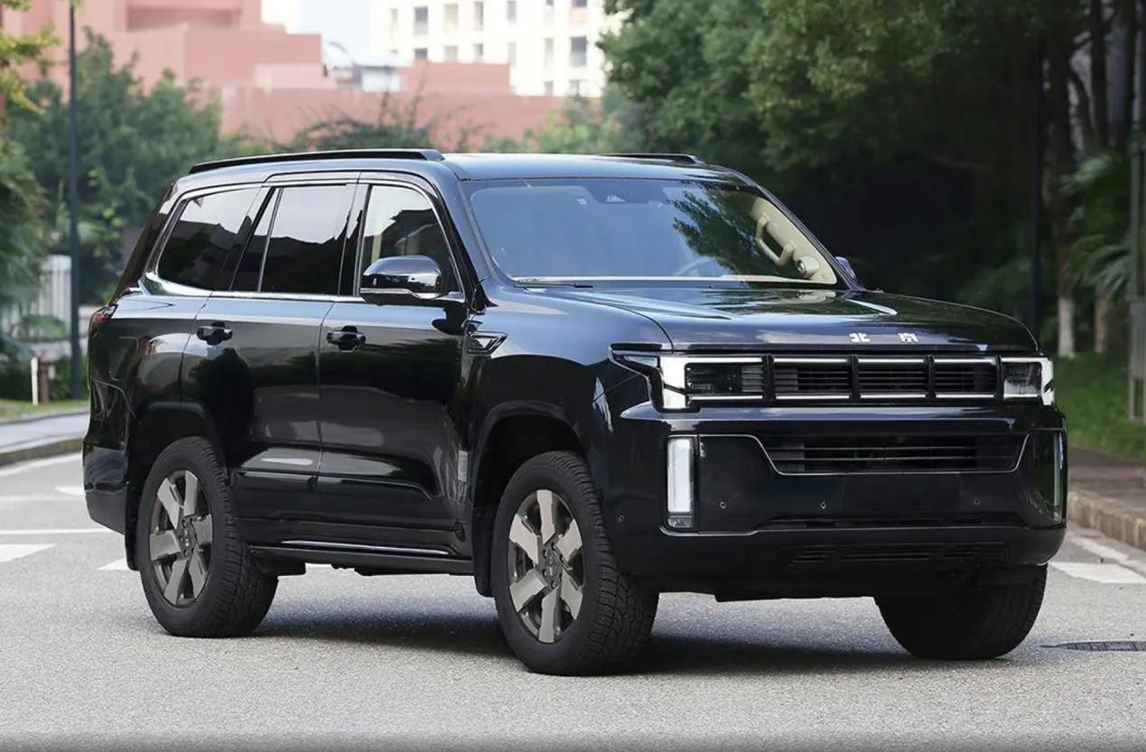 25.98万起售，BJ60雷霆上市：面对豹5、坦克400，大家该如何选择？