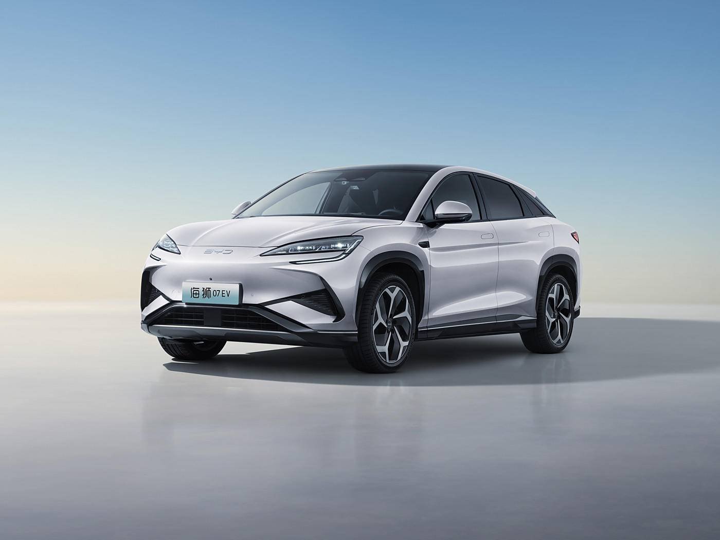 比亚迪海狮07 DM-i内饰曝光，海狮EV外观+护卫舰07内饰