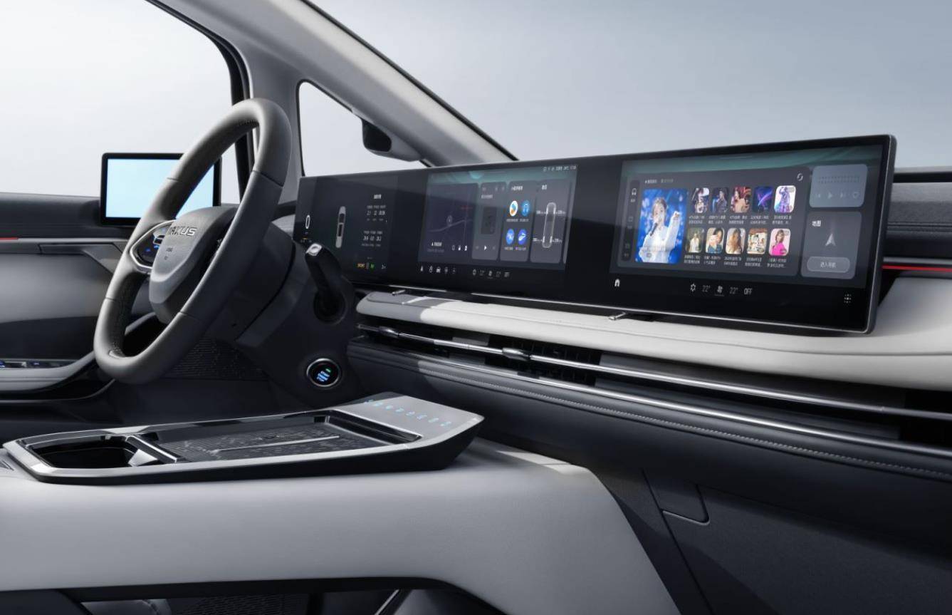 20万级MPV价格拿下40万级豪配？何必看传祺E8，大家7超混不香吗？