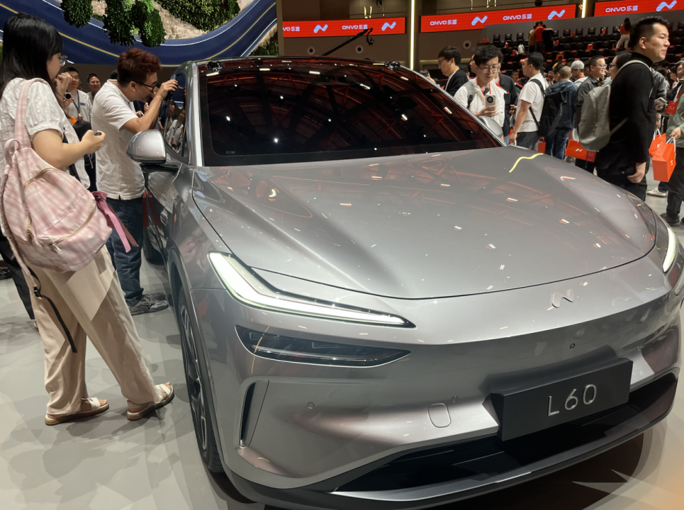 蔚小理，各走各的路