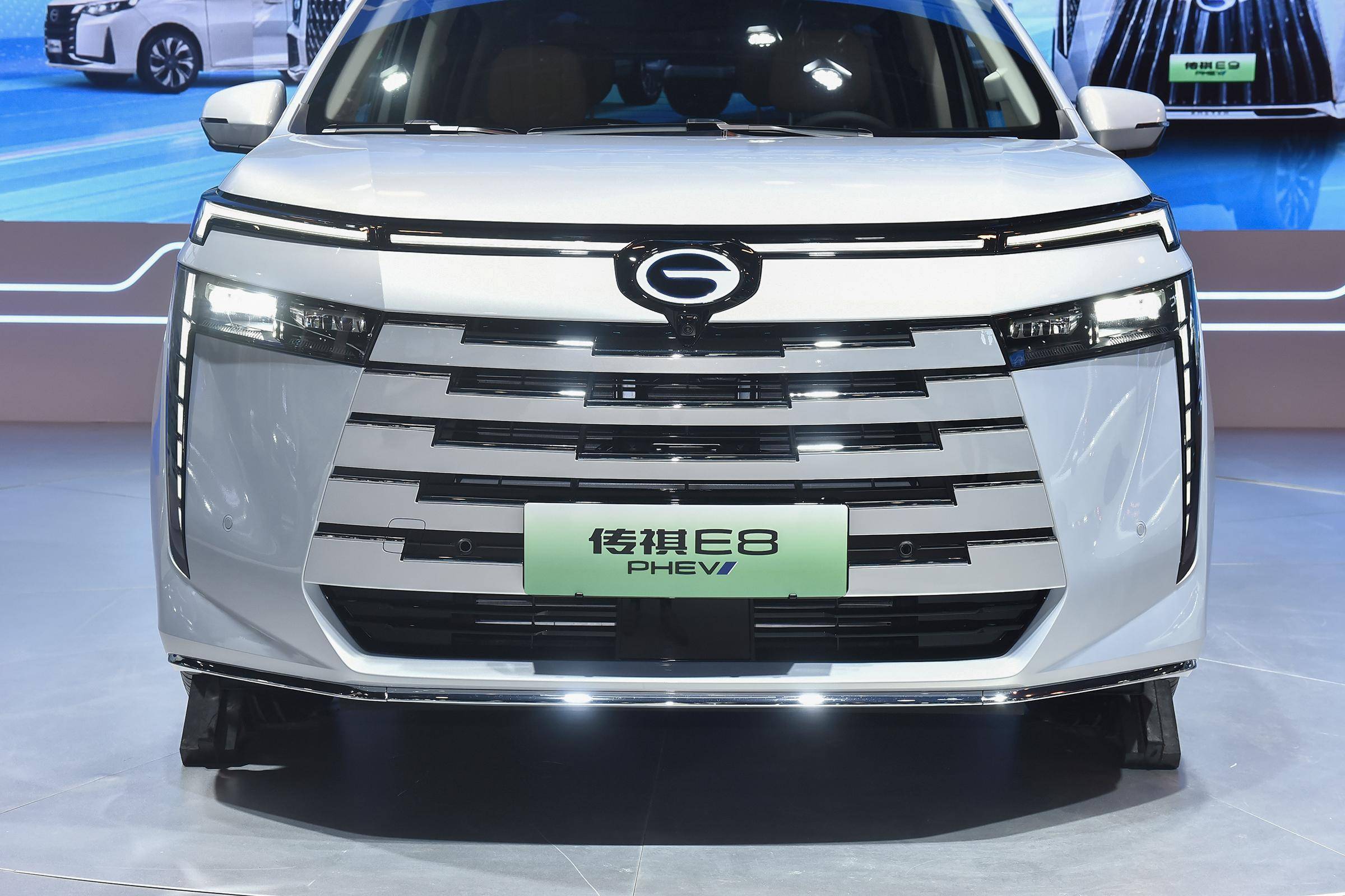 20.98万起售，纯电续航150km，传祺E8 PHEV龙腾版值得入手吗？