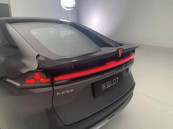 深蓝L07将于9月上市，华为智驾加持，电动新贵来袭
