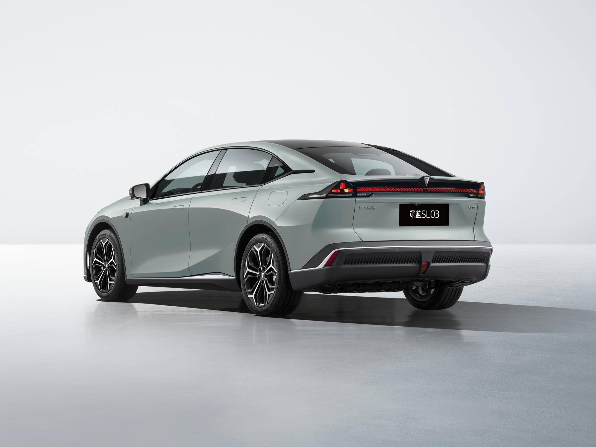 11.99-14.69万元 深蓝2025款SL03上市 增程/纯电双版本可选