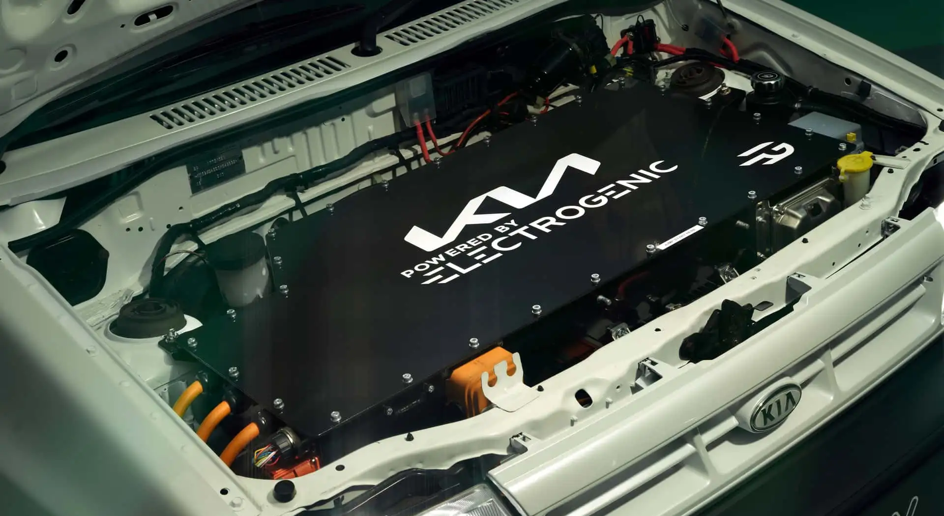 起亚庆祝80周年：1993年款Pride LX电动版改装亮相