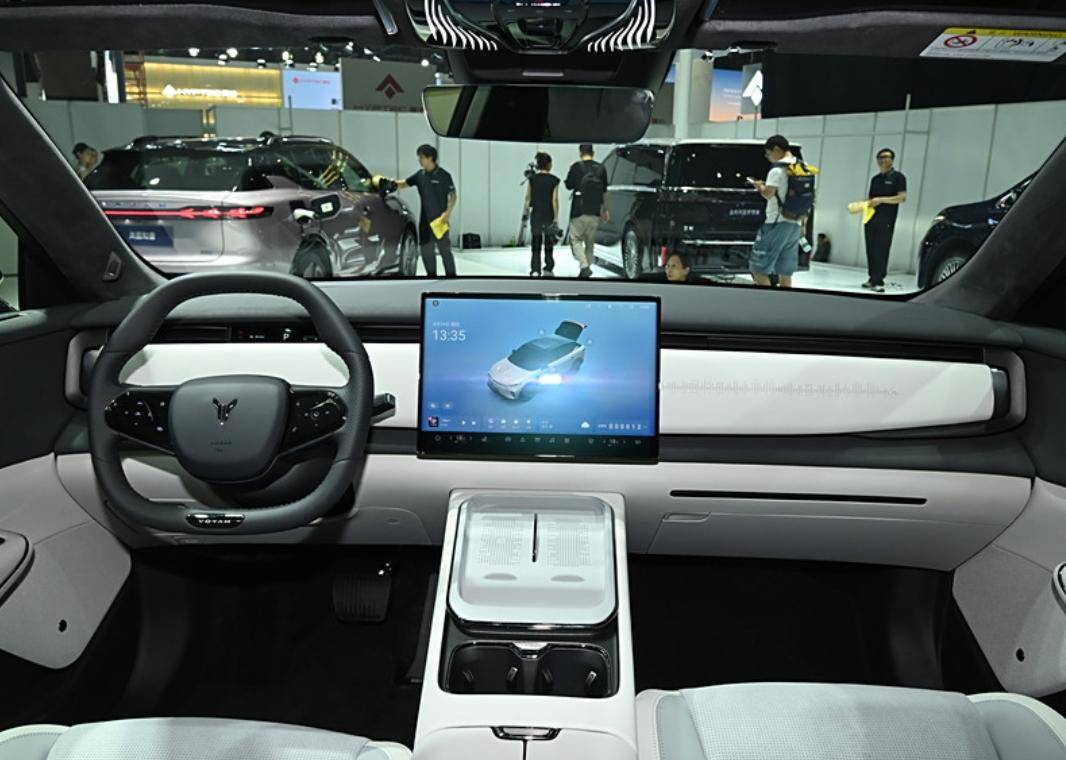 限量价17.99万起/配备全域800V，岚图知音才是 “985”优等生