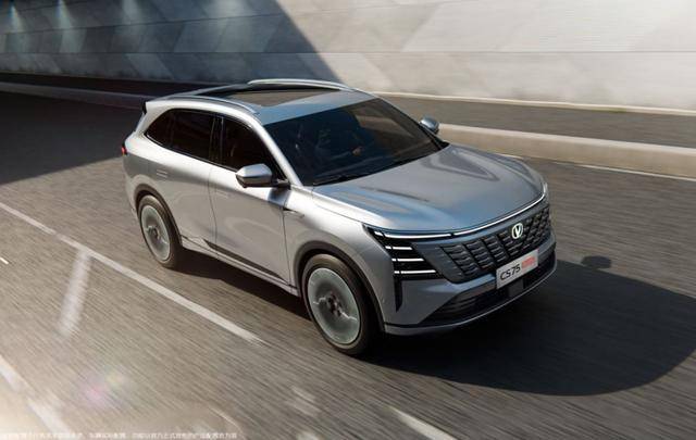 长安第四代CS75PLUS开启“万人”上门交付，发布10天订单破万