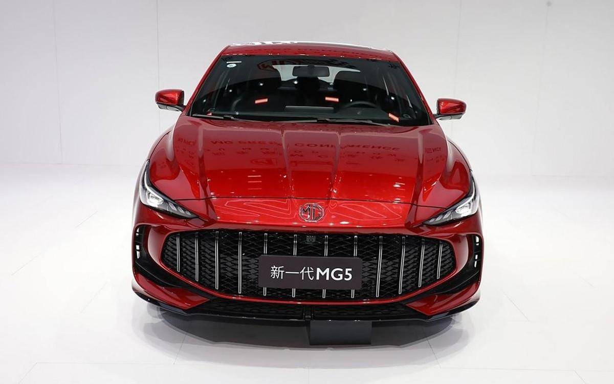 7.59万有181匹马力，享终身免费基础保养，新款MG5值不值得买？