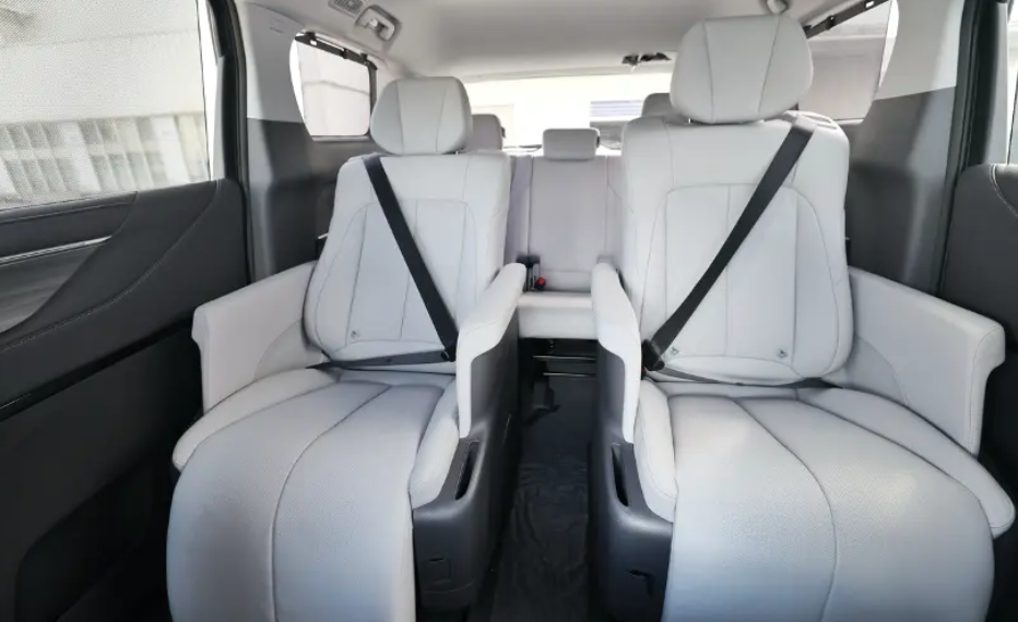 会卷土重来吗？全新别克GL8陆尊实车亮相，2.0T插混+9AT