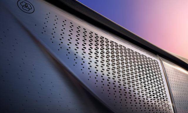 8年终换代，全新凯迪拉克XT5实拍图曝光，33英寸9K大屏无法忽视