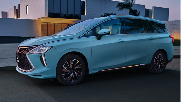 年轻家庭买MPV该选谁？轴距2.9米、搭载L2级智驾的它，才10万出头！