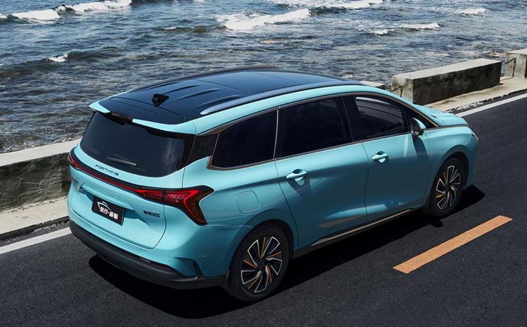 年轻家庭买MPV该选谁？轴距2.9米、搭载L2级智驾的它，才10万出头！