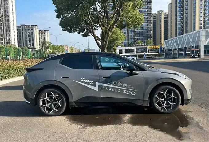领克Z20实车图曝光，4.5C快充加持，预计15万内起售