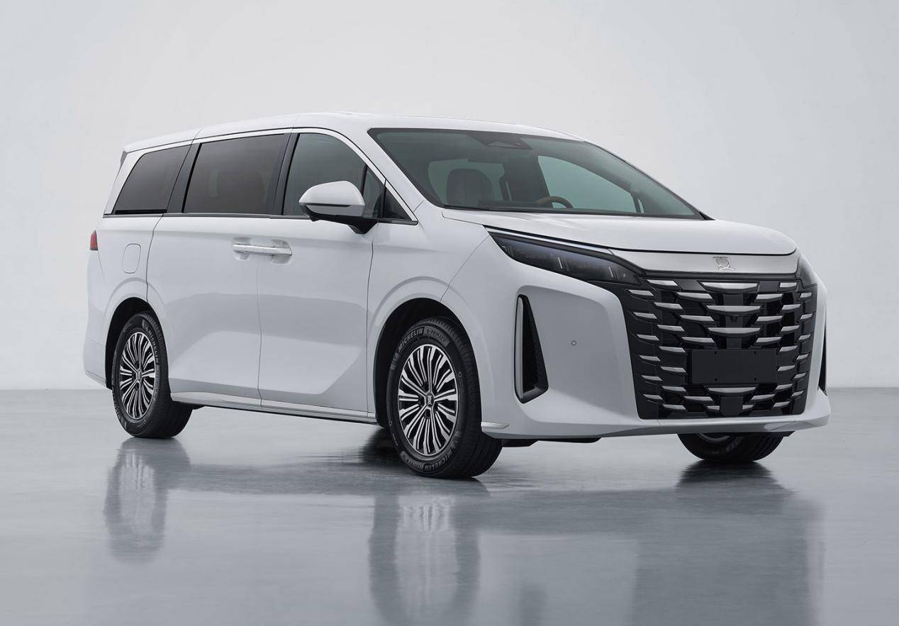 长超5.1米MPV，搭1.5T插混，冰箱、彩电、大沙发配齐，广州车展亮相