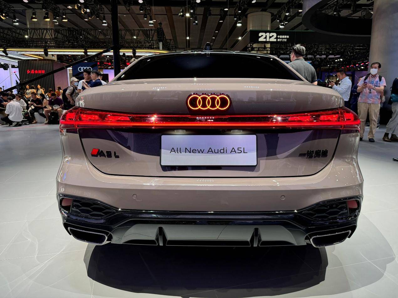 全新奥迪A5L全球首发，PPC平台轴距再加长，新款EA888动力能行不？