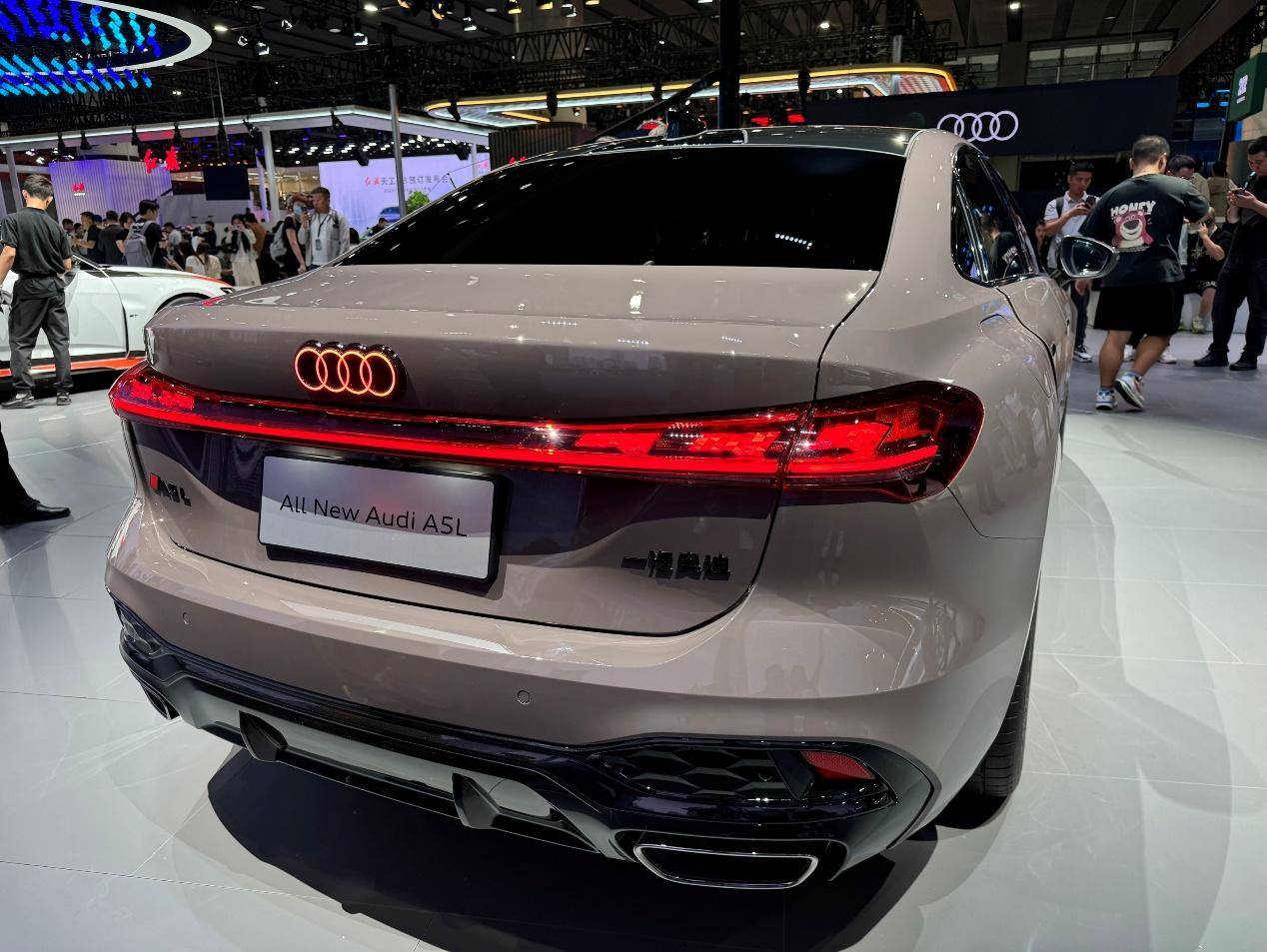 全新奥迪A5L全球首发，PPC平台轴距再加长，新款EA888动力能行不？