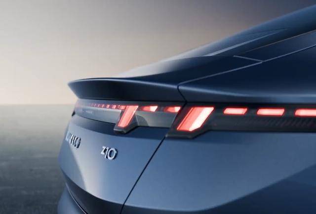 科技BUFF叠满！极越07对比领克Z10，你们更吃谁的颜？