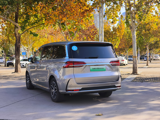 试驾荣威iMAX 8 DMH新陆尊：多项GL8同源技术，20万插混MPV新选择