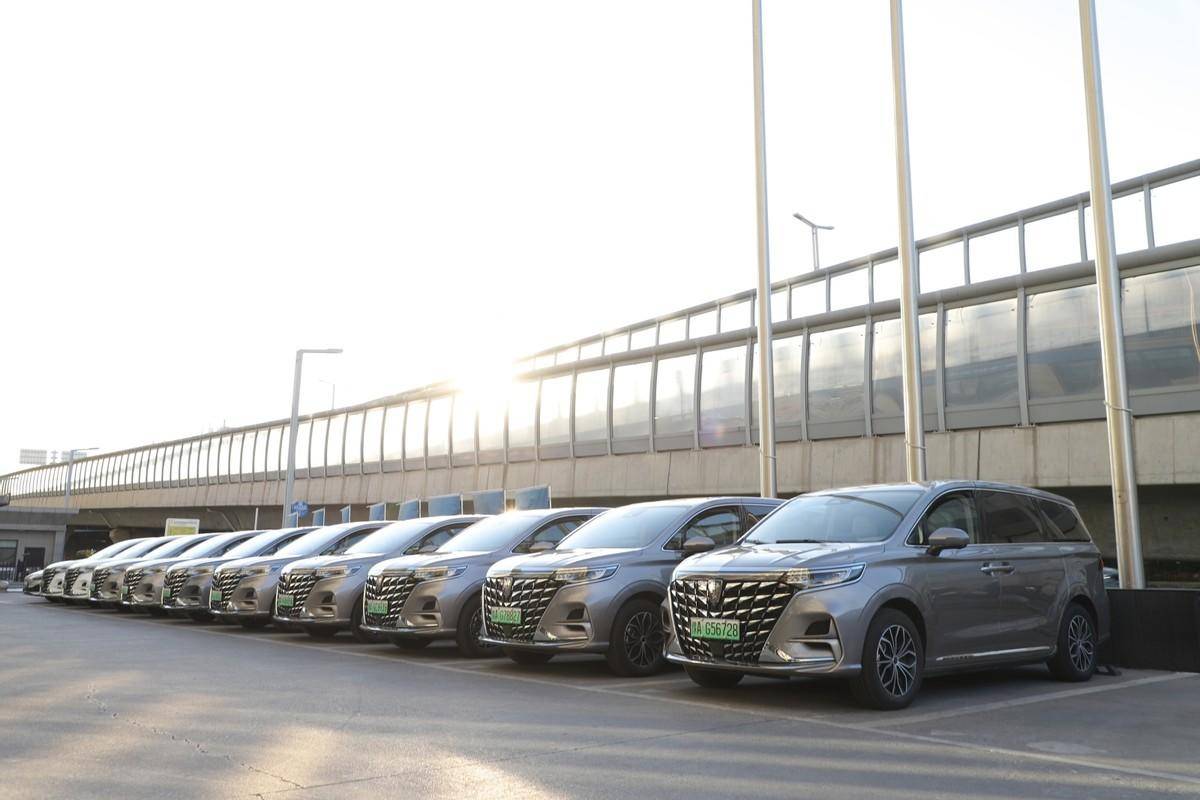 试驾荣威iMAX 8 DMH新陆尊：多项GL8同源技术，20万插混MPV新选择