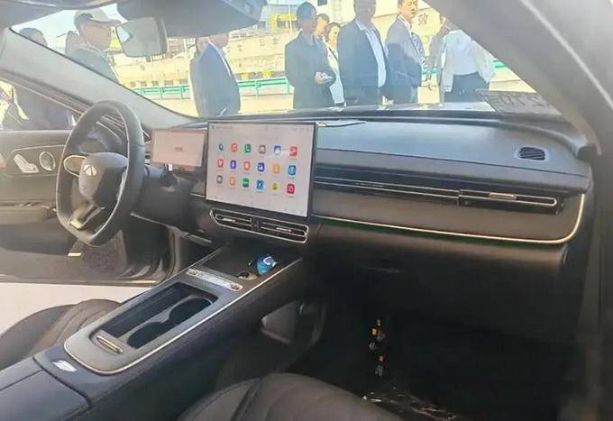 奇瑞风云A8L实车曝光，续航2500KM，10万内起售的实力派