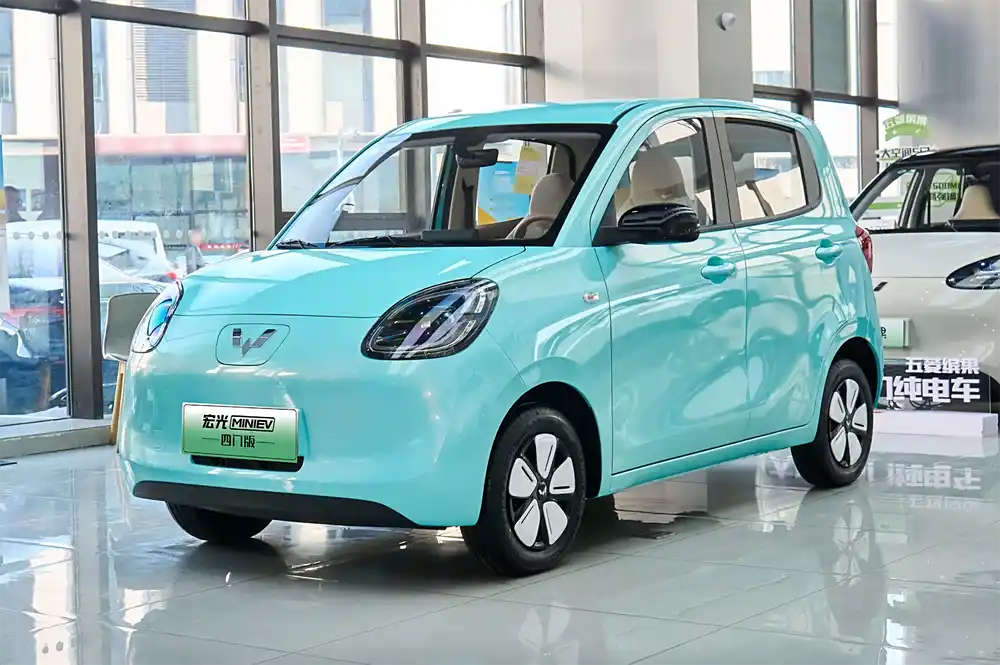全新宏光MINIEV四门版到店，四门版和双门版哪款更值得选择