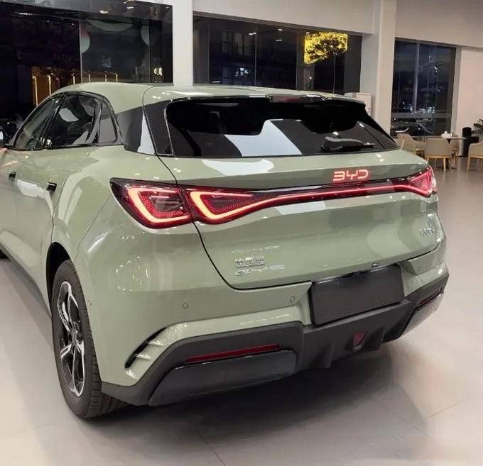 比亚迪“最强小钢炮”海豹06 GT，9.9万起挑战燃油车霸主地位_选车网|公众的选车平台