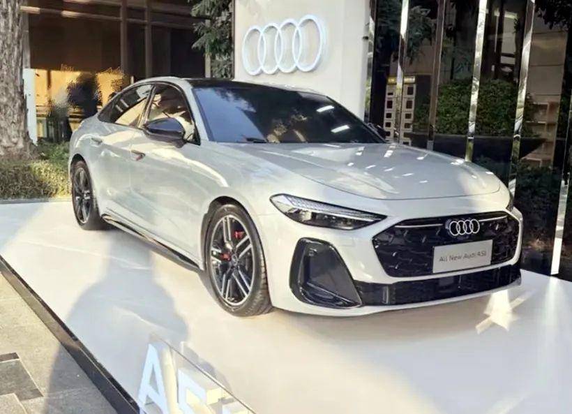 换上发光四环，一汽奥迪A5L实车曝光，长近5米轴距近3米，媲美宝马5系_选车网|公众的选车平台