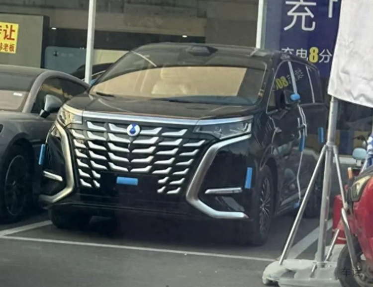 奥迪A5L实车现身，第五代EA888+华为智驾，A4L接棒者_选车网|公众的选车平台