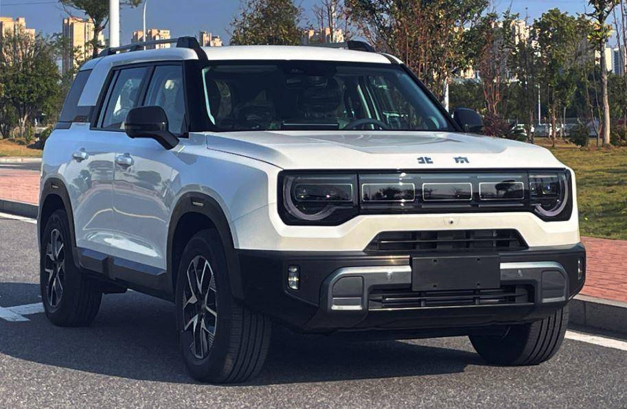 13万买方盒子四驱SUV，BJ30魔核电驱对比旅行者，谁更值？_选车网|公众的选车平台