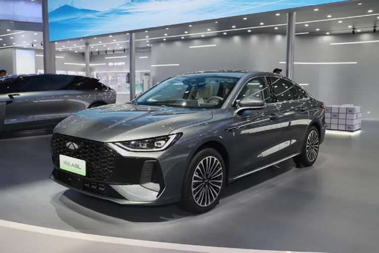 奥迪A5L实车现身，第五代EA888+华为智驾，A4L接棒者_选车网|公众的选车平台