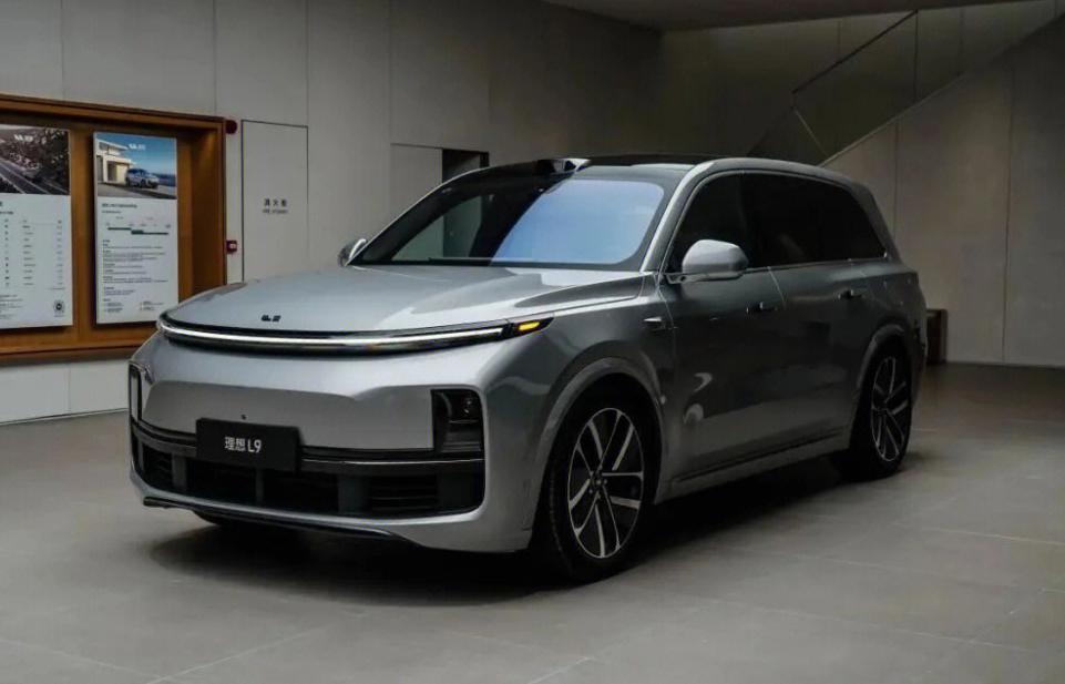 极氪旗舰SUV EX1H伪装车图片曝光，外观有些库里南的味道_选车网|公众的选车平台