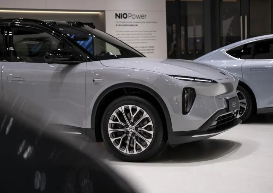 问界M8实车曝光，预计售价35万起，竞争理想L8_选车网|公众的选车平台