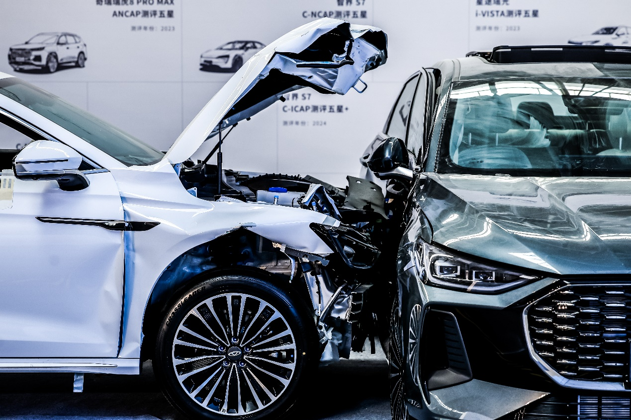 年轻人第一辆A8L！奇瑞风云A8L皖赣大区上市，限时低至9.49万元起！_选车网|公众的选车平台