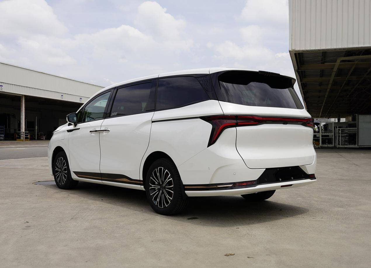 家用MPV选TA，长超5.2m，油耗5.27L，纯电能跑200km，比传祺M8省_选车网|公众的选车平台