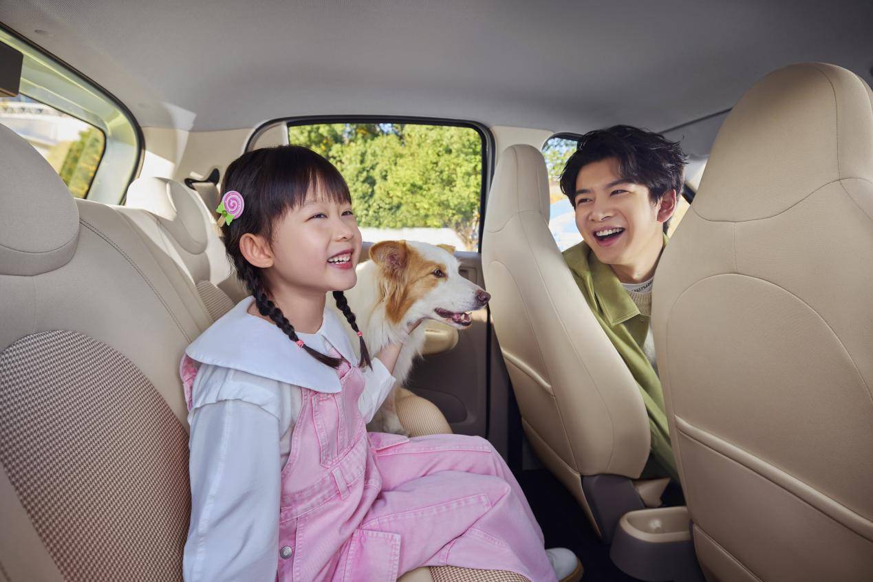 开启简单代步2.0时代，宏光MINIEV四门版空间舒适细节曝光_选车网|公众的选车平台