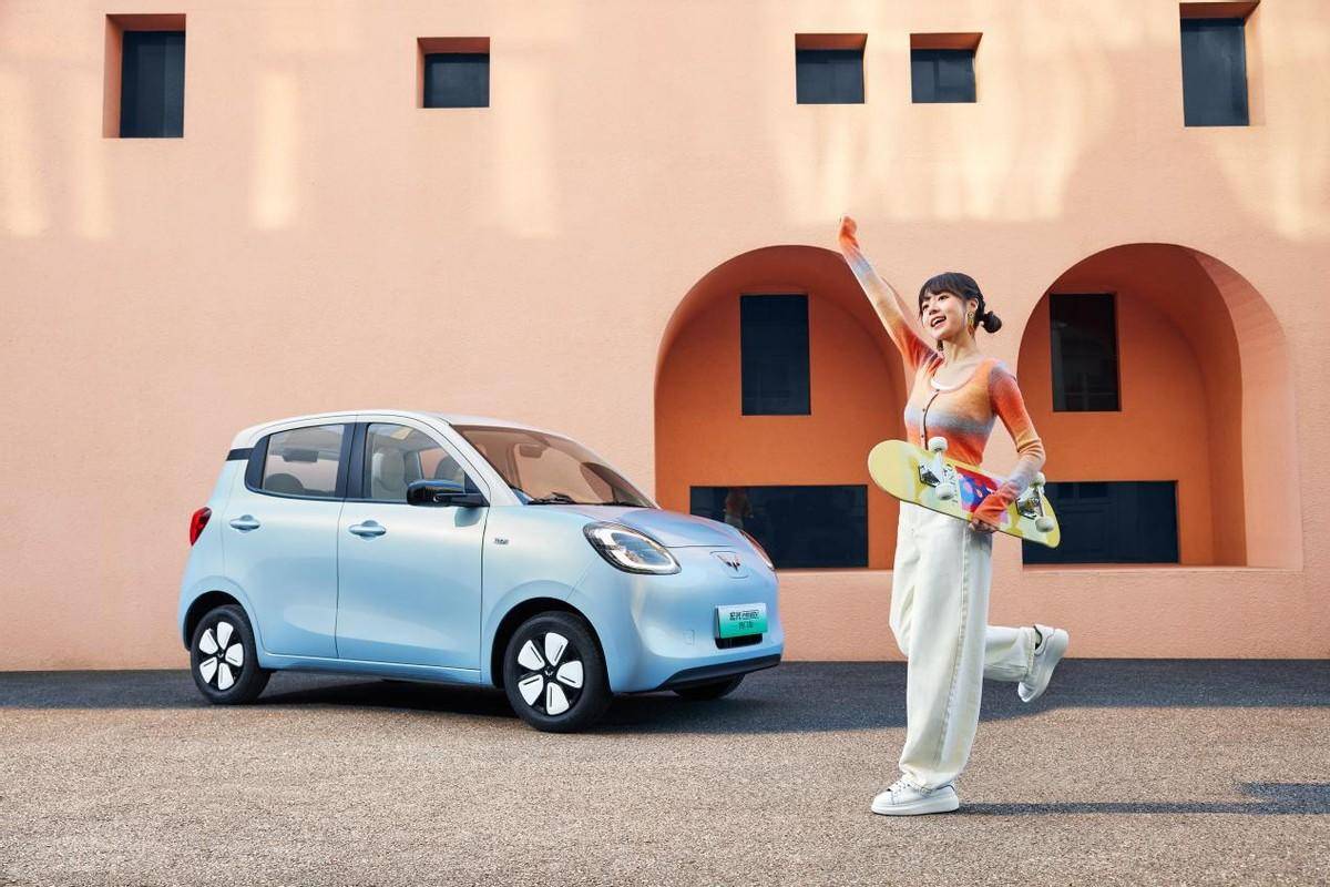 宏光MINIEV四门版登场，开启代步车2.0时代_选车网|公众的选车平台