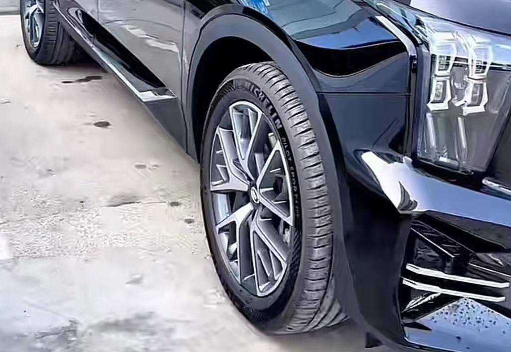 广汽传祺GS8五座四驱版实车曝光，指导价17.28万元，搭2.0T动力_选车网|公众的选车平台