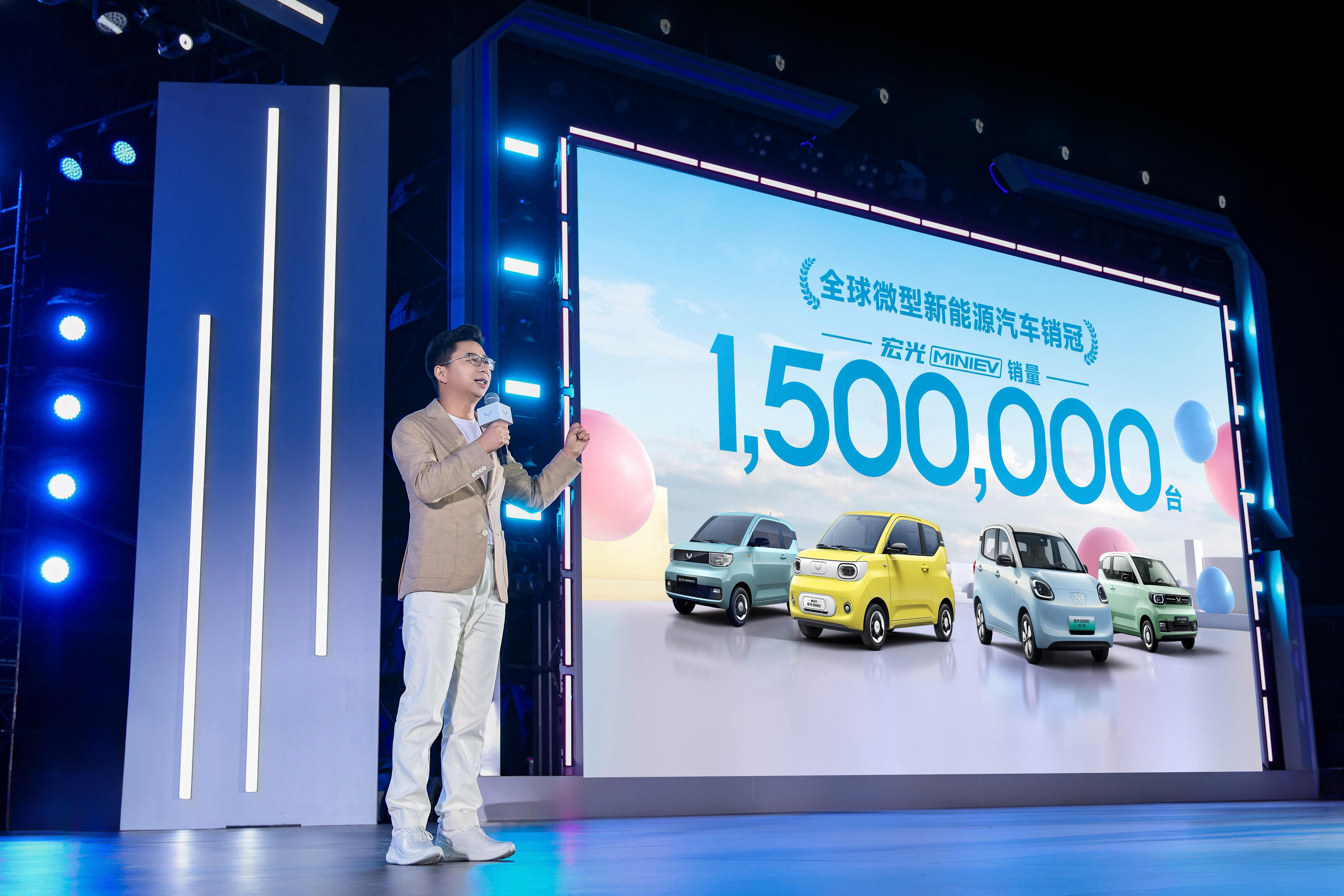 售价4.48万元起，宏光MINIEV四门版上市开启代步车2.0时代！_选车网|公众的选车平台