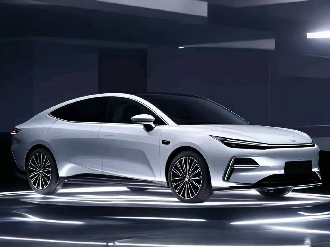 混动版吉利银河E8——银河星耀8正式发布，续航不再焦虑_选车网|公众的选车平台